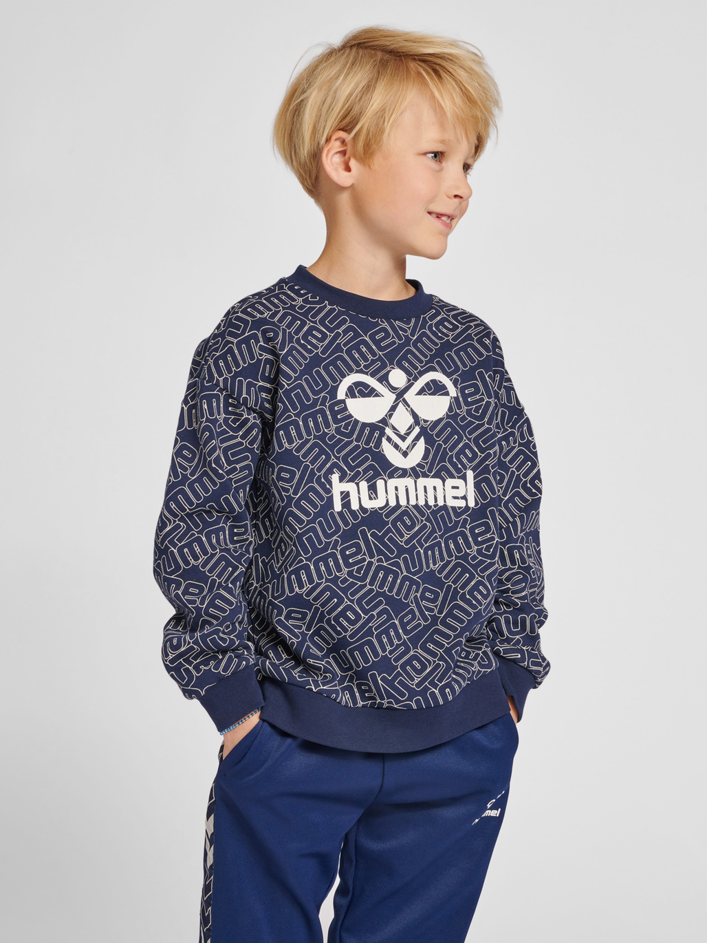 hummel CARSON SWEATSHIRT - BLACK IRIS | hummel.net