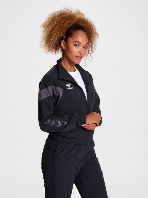 hummel TRAVEL WOVEN JACKET WOMAN - BLACK | hummel.net