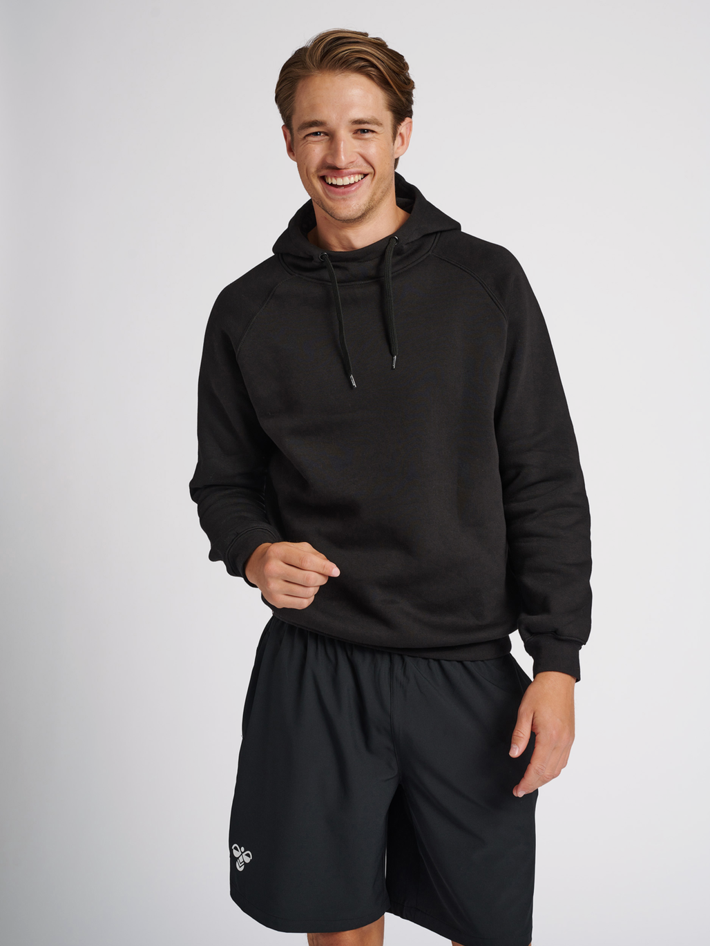 hummel RED HEAVY HOODIE - BLACK | hummel.net