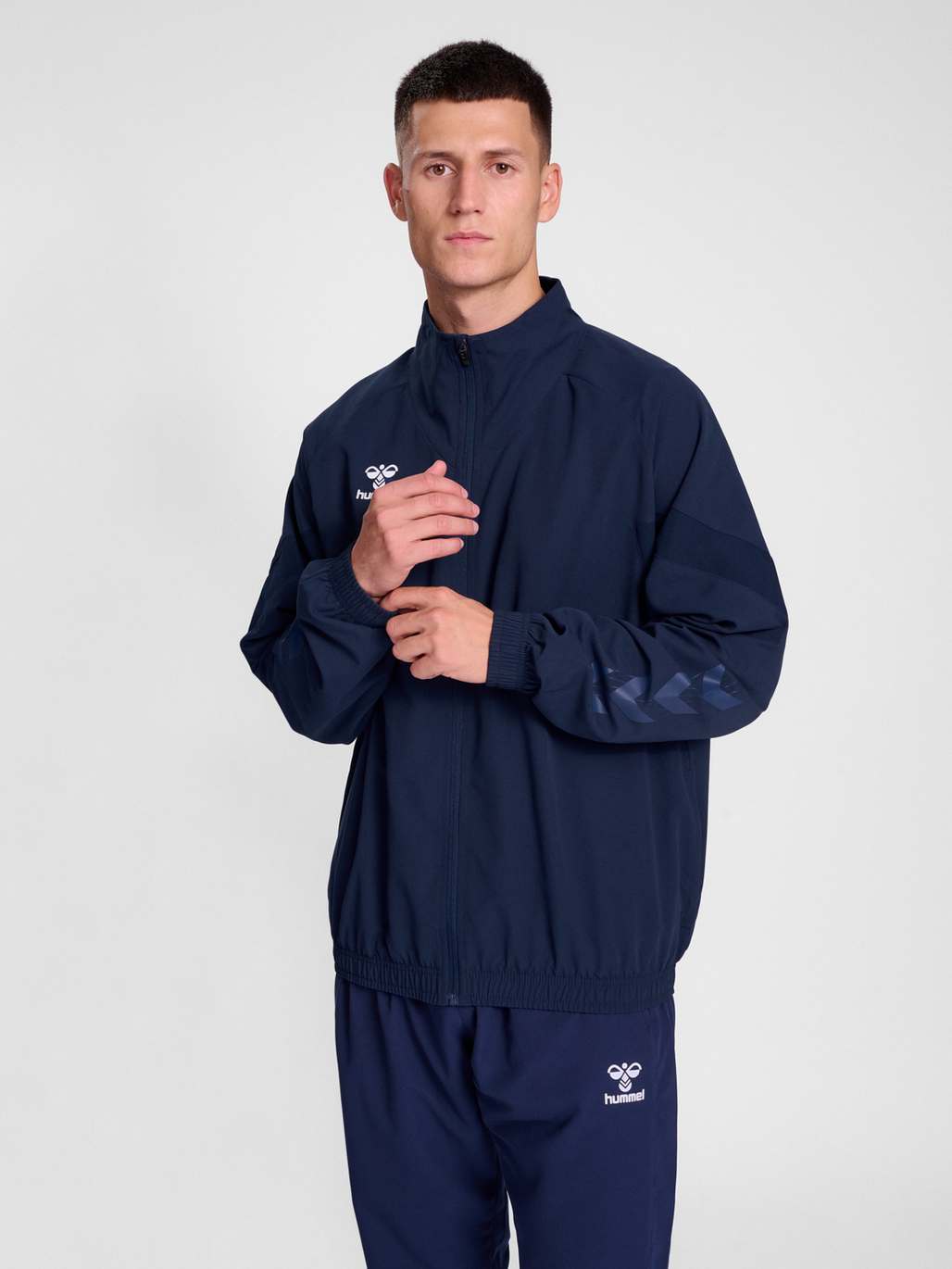 hummel TRAVEL WOVEN JACKET - MARINE | hummel.net