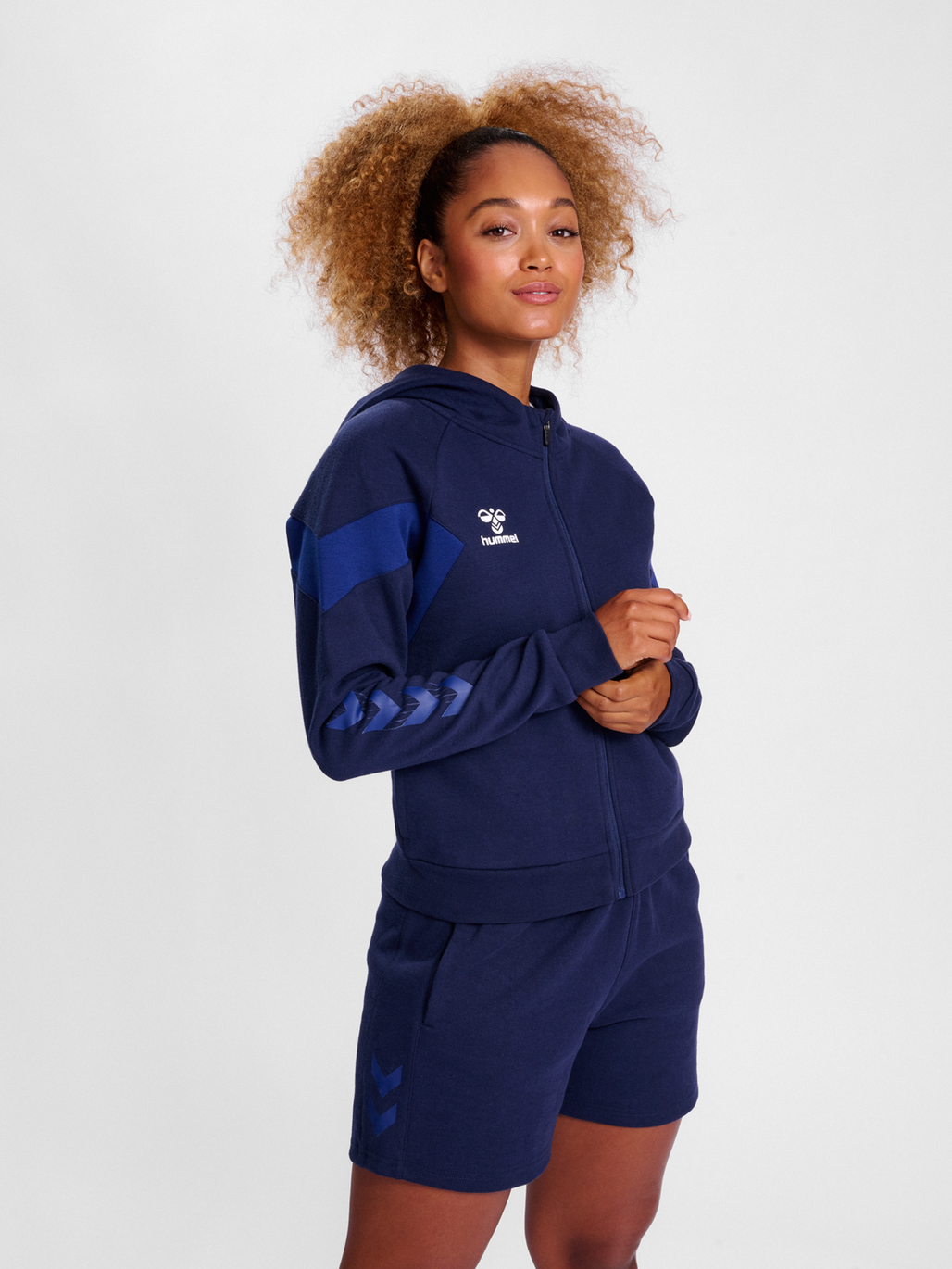 hummel TRAVEL ZIP HOODIE WOMAN - MARINE | hummel.net